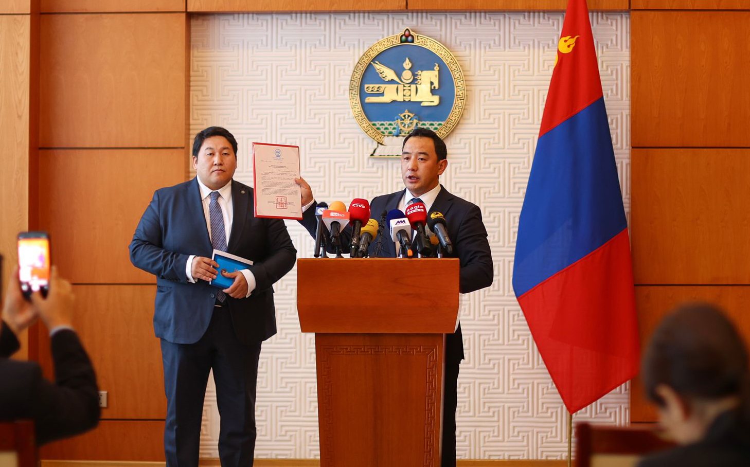 Газрыг гадаадын иргэн аж ахуйн нэгжид эзэмшүүлсэн асуудлыг яаралтай