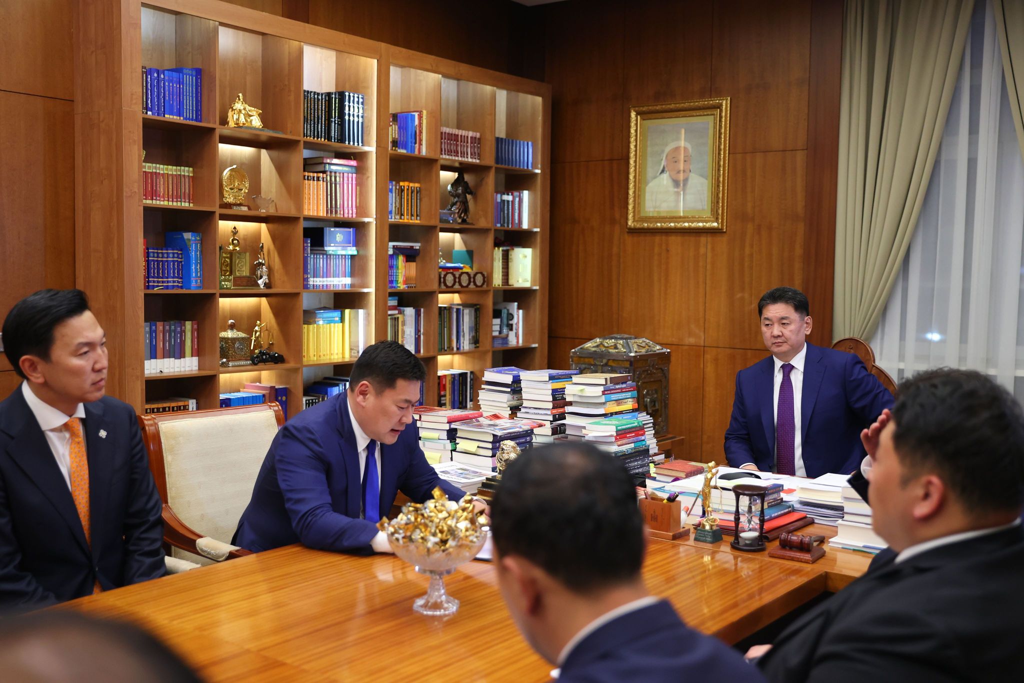 Монгол Улсын Ерөнхийлөгчид шинэ Засгийн газрын гишүүдийг танилцууллаа Nio Mn