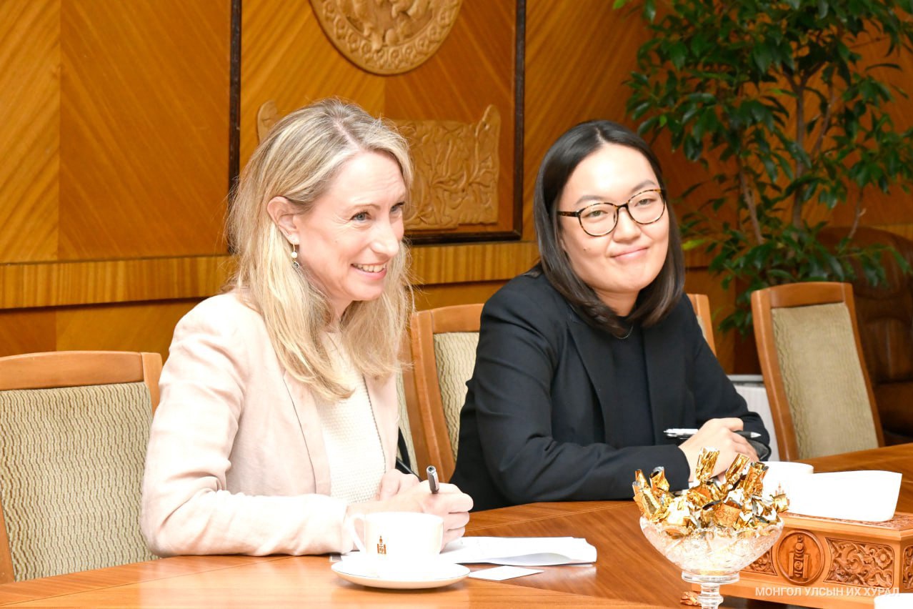 Нийгмийн бодлогын байнгын хорооны дарга Л.Энхнасан Элчин сайд Фиона Блайтыг хүлээн авч уулзав ...